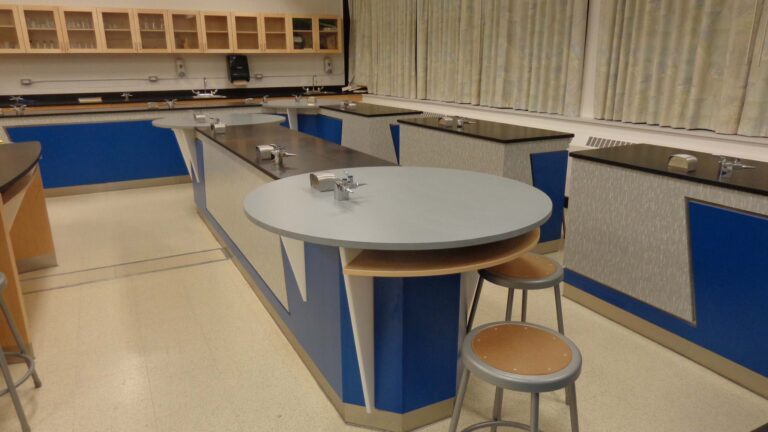 Solid Phenolic Laboratory Countertops - Canadian Scientific